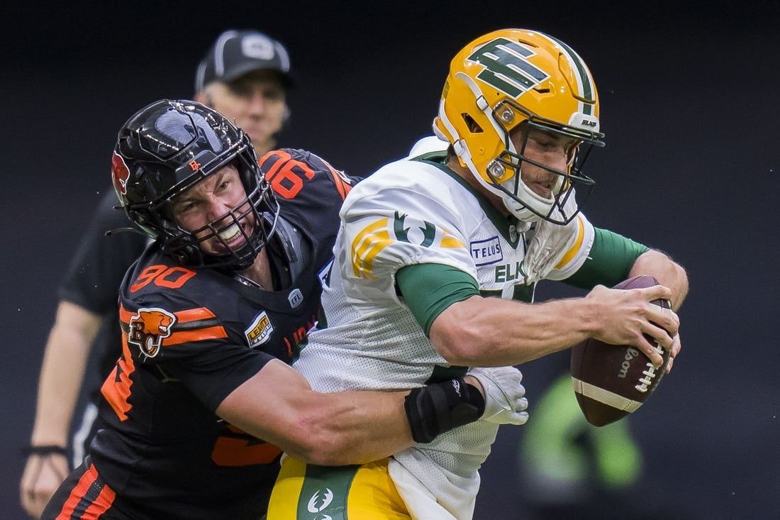 Deadspin | Lions sign CFL standout Mathieu Betts