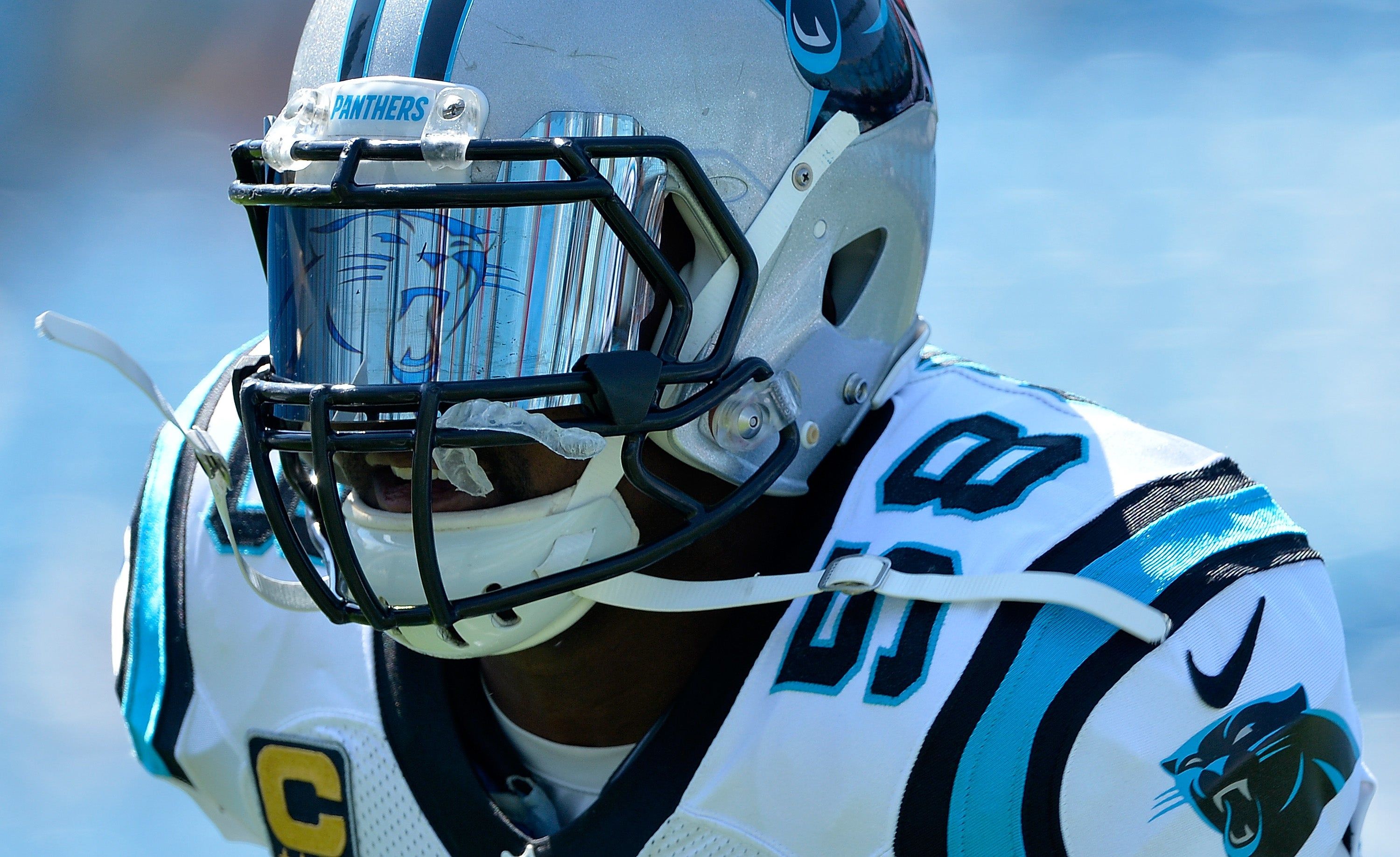 Deadspin | Thomas Davis Dislocated His Finger Avoiding A Block, Popped ...