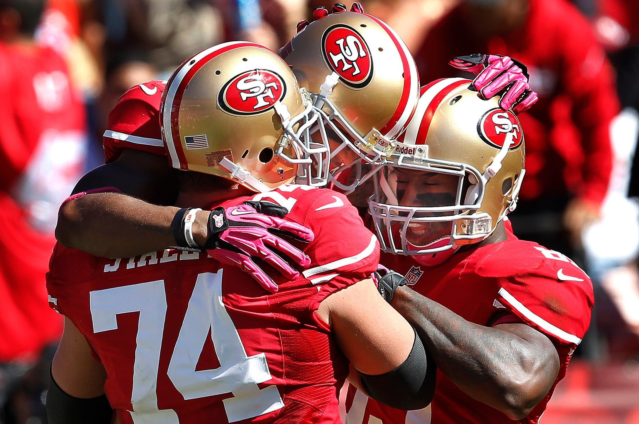 Deadspin | Report: Vernon Davis And Joe Staley Fought Over Colin Kaepernick Deadspin | Report: Vernon Davis And Joe Staley Fought Over Colin Kaepernick