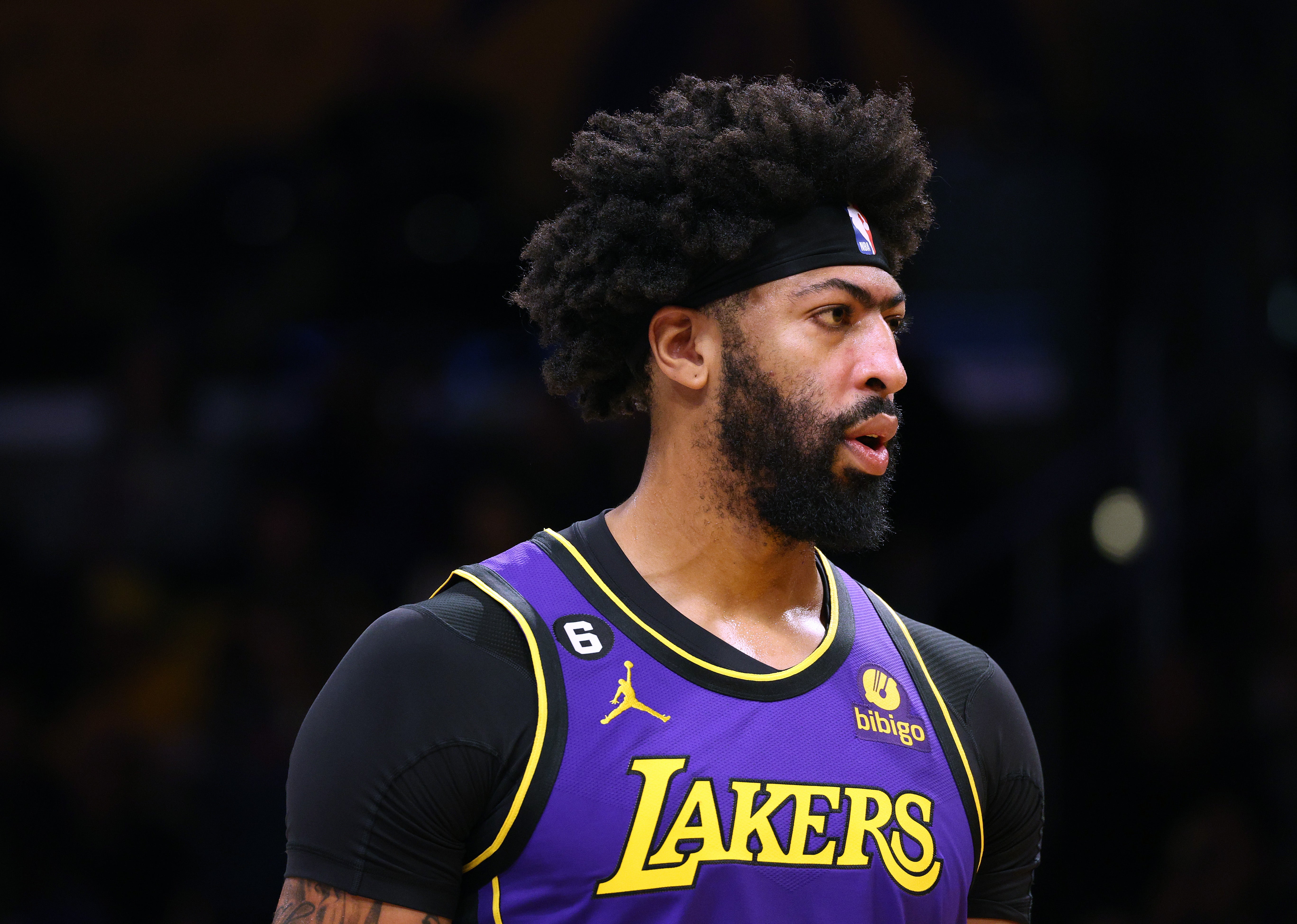 Deadspin | Only one player can save this season for the Lakers, that player is Anthony Davis
