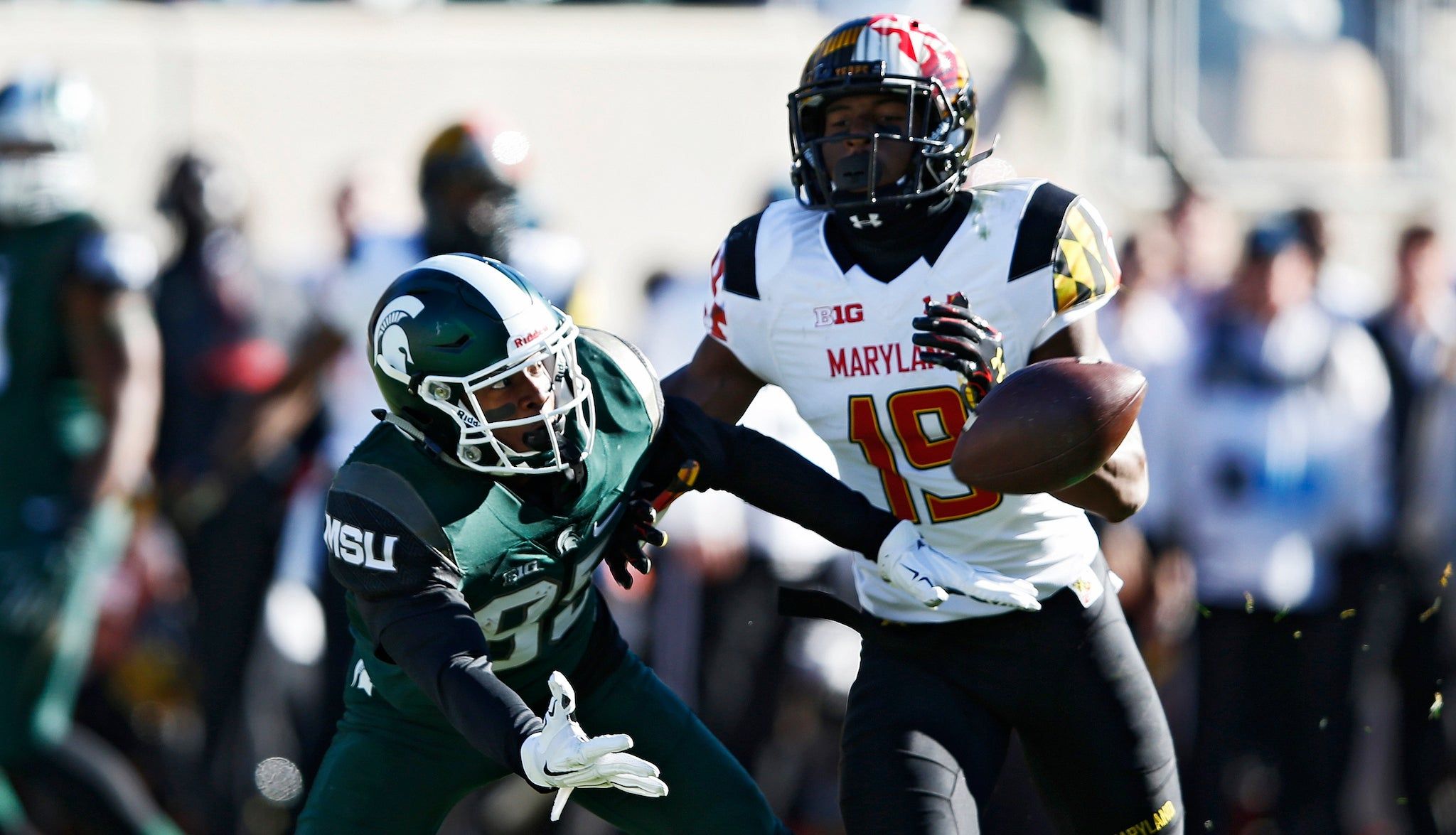 Deadspin | Michigan State Wide Receiver Makes Wild One-Handed Catch ...