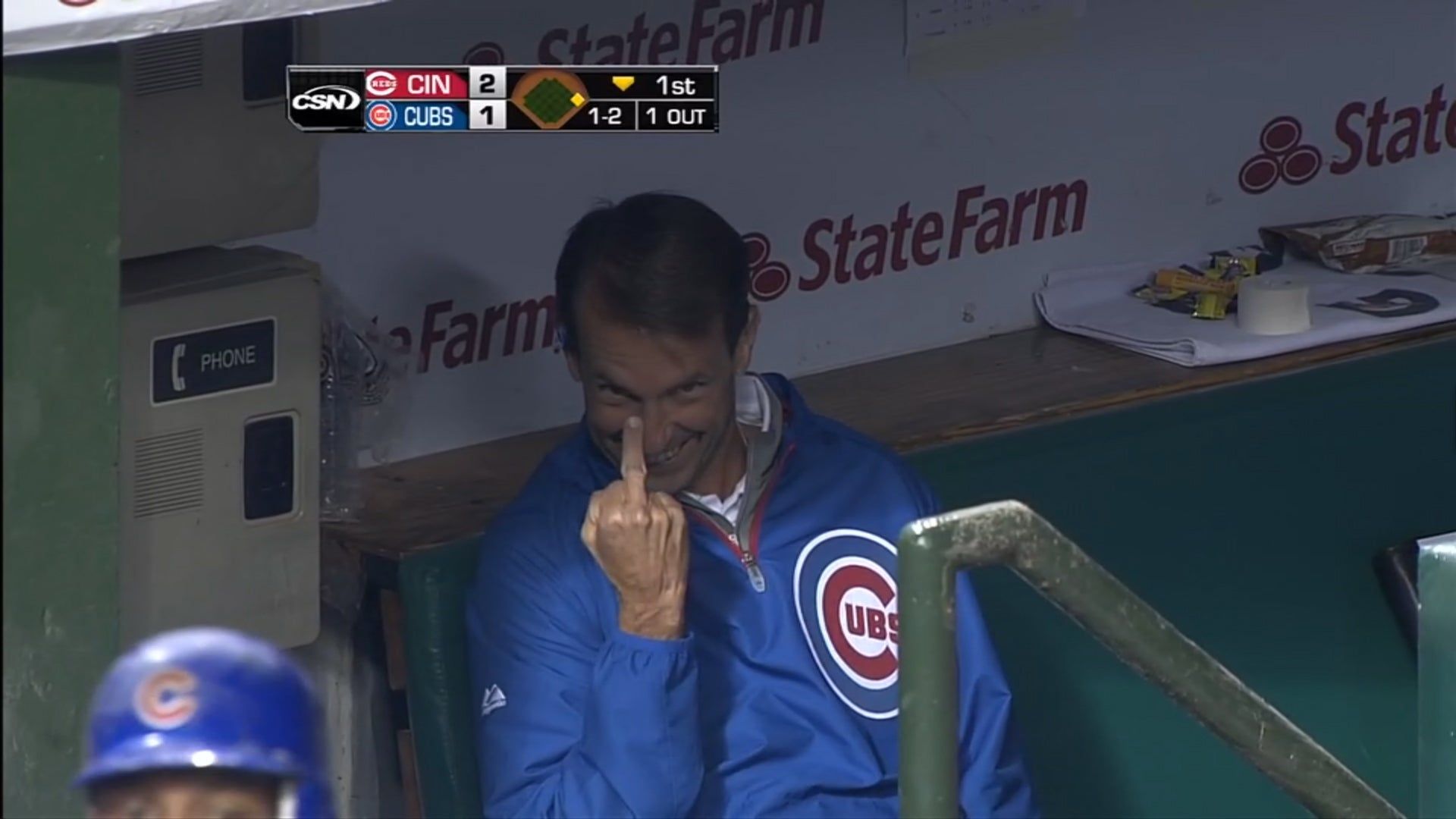 Deadspin | Cubs Trainer Mark O'Neal Suffers Mid-Game Middle Finger Sprain