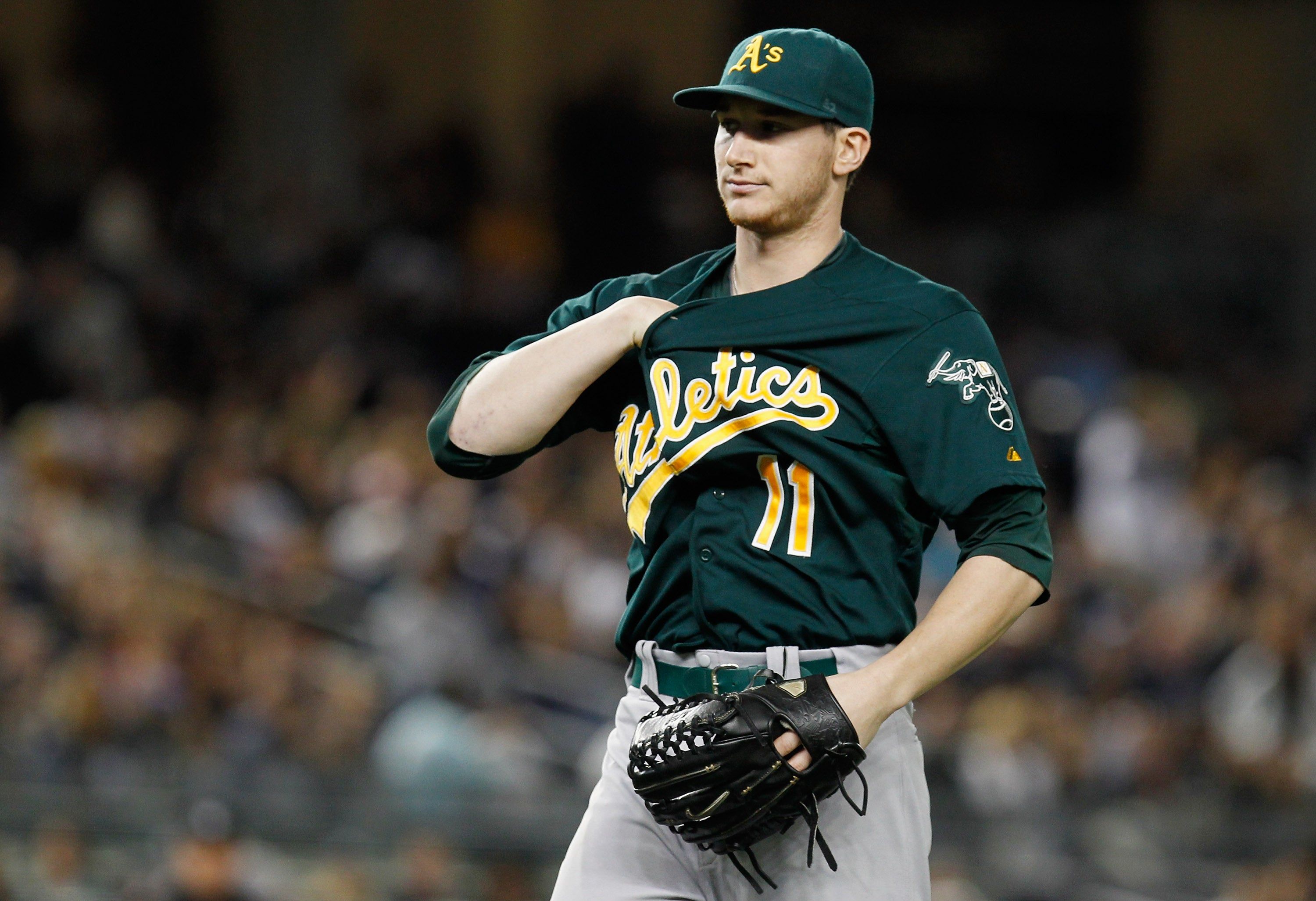 Deadspin | Ichiro Cleverly Hits The Ball Inside Pitcher's Jersey