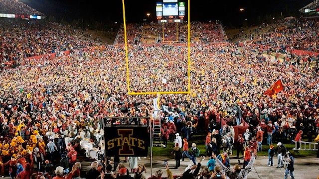 Deadspin | Iowa State Fans Rush The Field Following Upset of Oklahoma ...