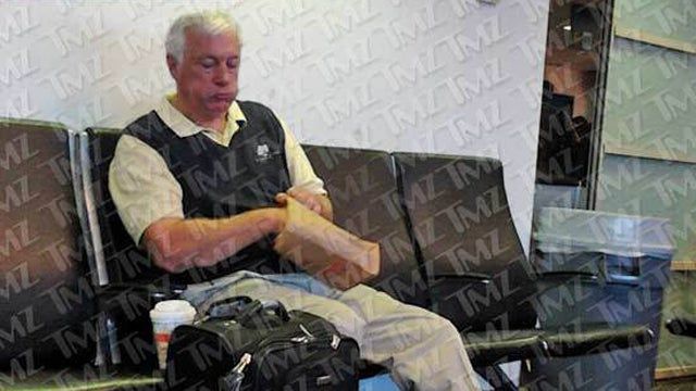 Deadspin | TMZ's Photo Of "Jerry Sandusky" Eating Donuts At The Airport ...