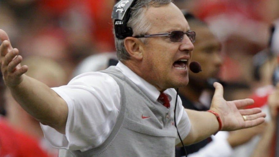 Deadspin | Ding, Dong, The Vest Is Dead: Jim Tressel Resigns