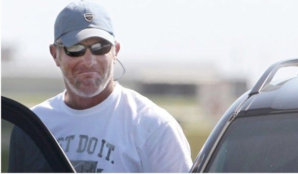 Deadspin | Angry Readers Defend Brett Favre
