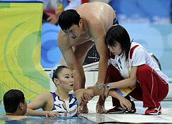 Deadspin | Synchronized Swimmer Sinks Slowly; Silly Swimmer!