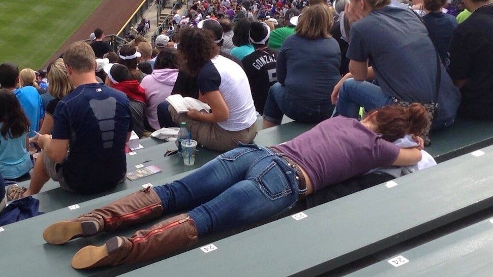 Deadspin | Behold: The Most Bored Baseball Fan Ever
