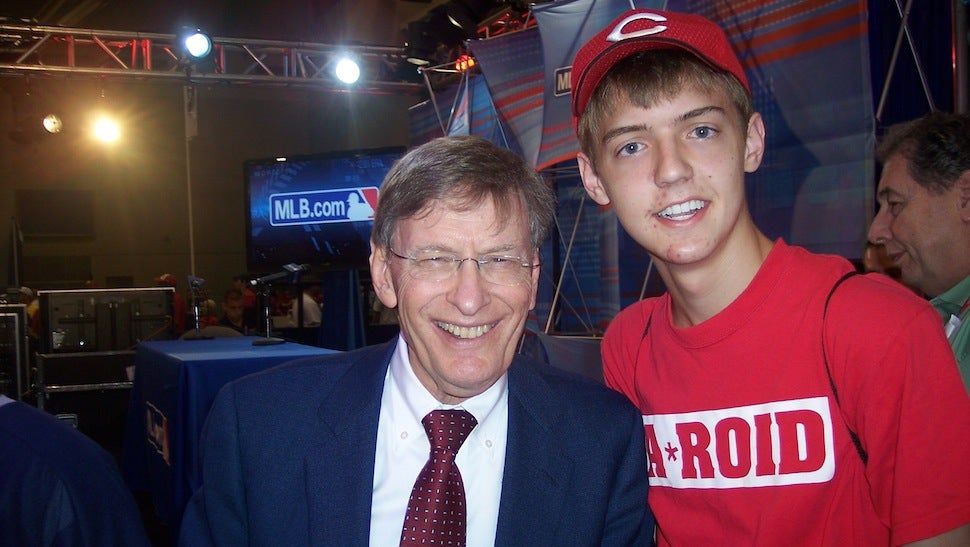 Deadspin | Bud Selig Poses With A Kid Wearing An “A*Roid” T-Shirt