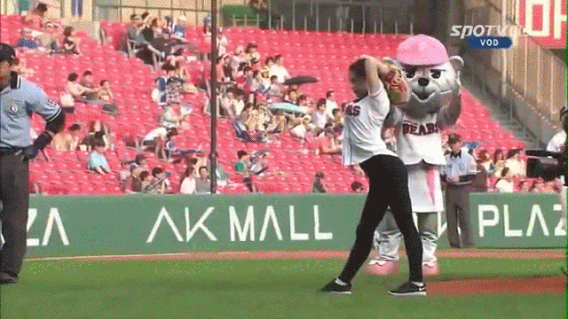 Deadspin | A Visual History Of Bizarre Korean First Pitches