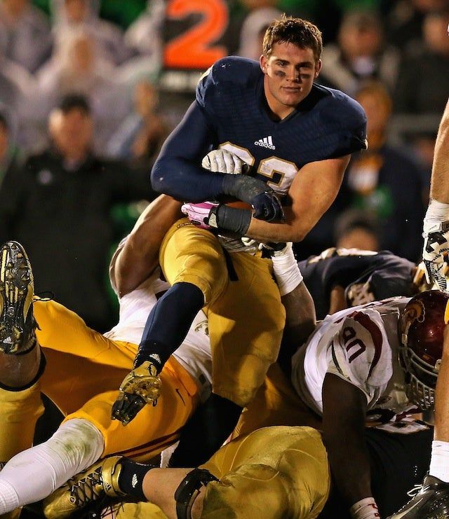 Deadspin | Ridiculously Photogenic Running Back Stars In Impossible Photo