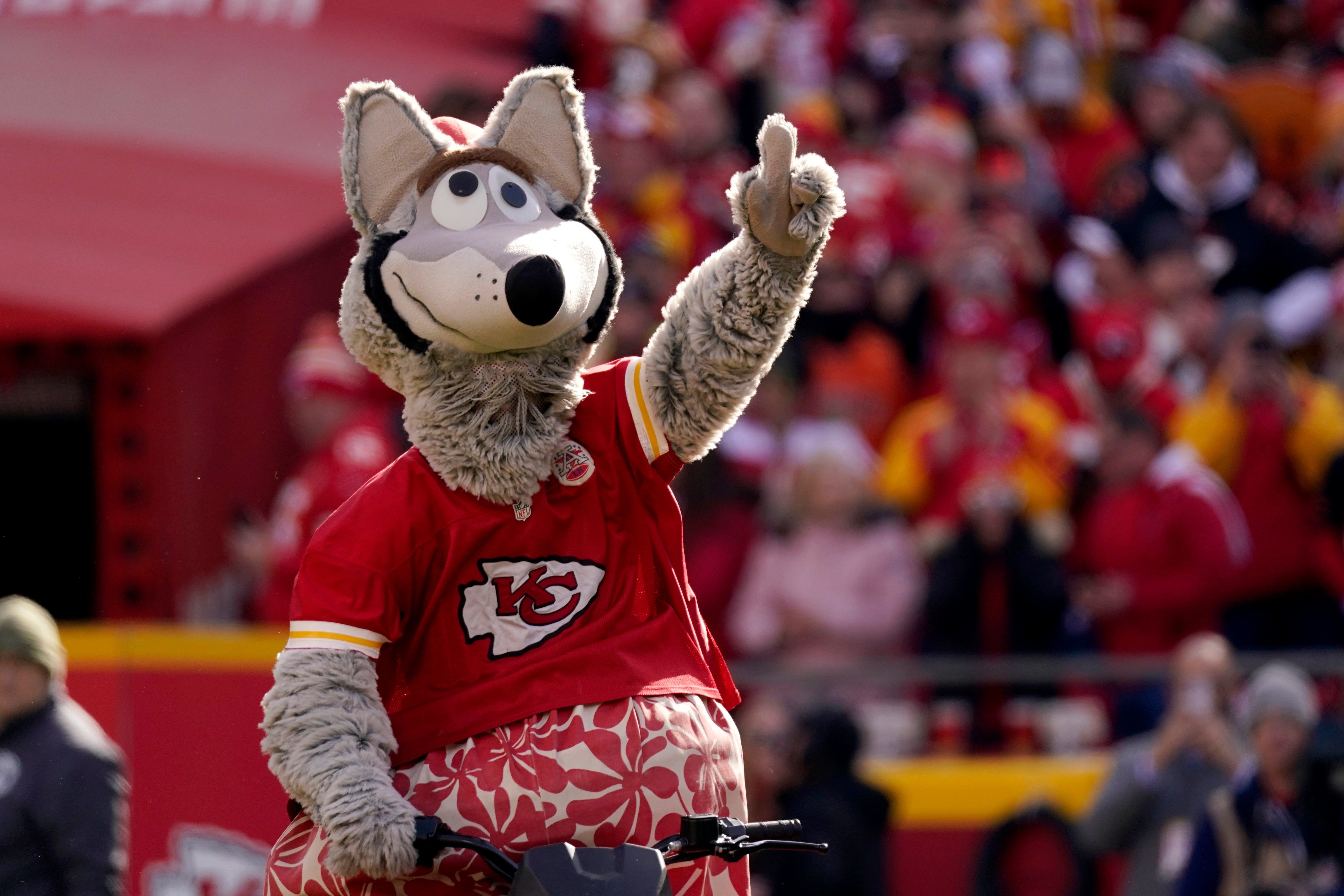 Deadspin | Did you know the Kansas City Chiefs' actual mascot is not at ...