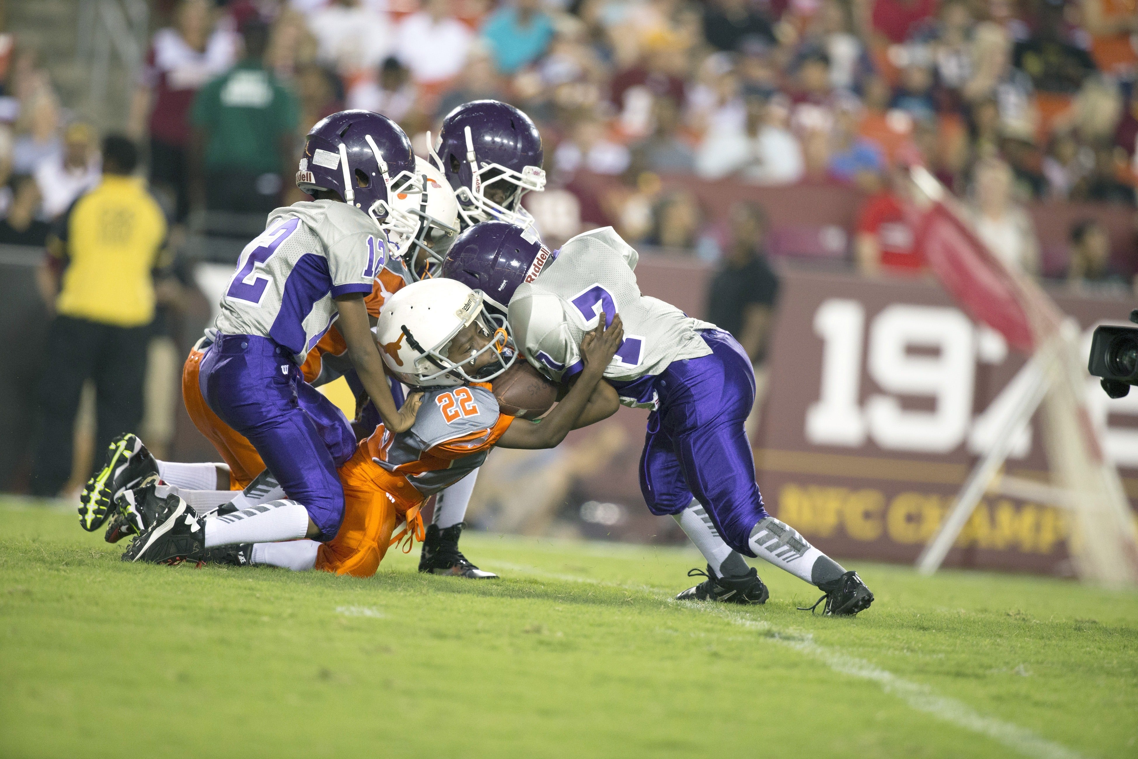 Deadspin | Gavin Newsom blocks proposed ban on youth tackle football