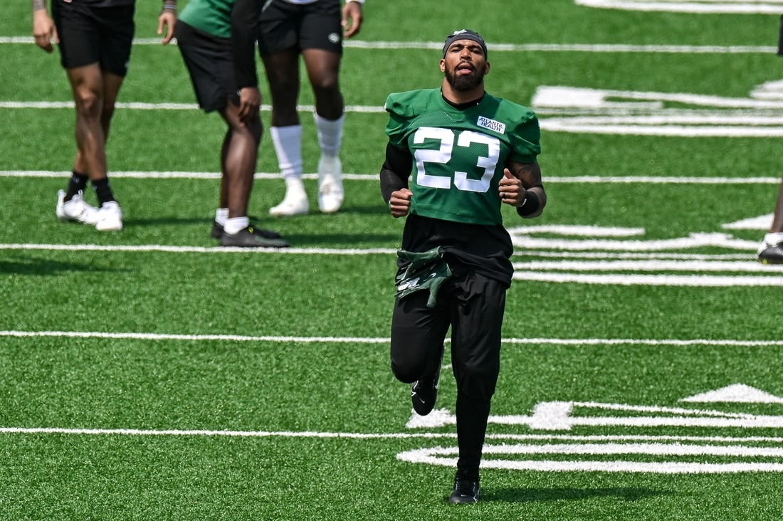 Deadspin | Report: Jets re-sign S Chuck Clark to 1-year deal