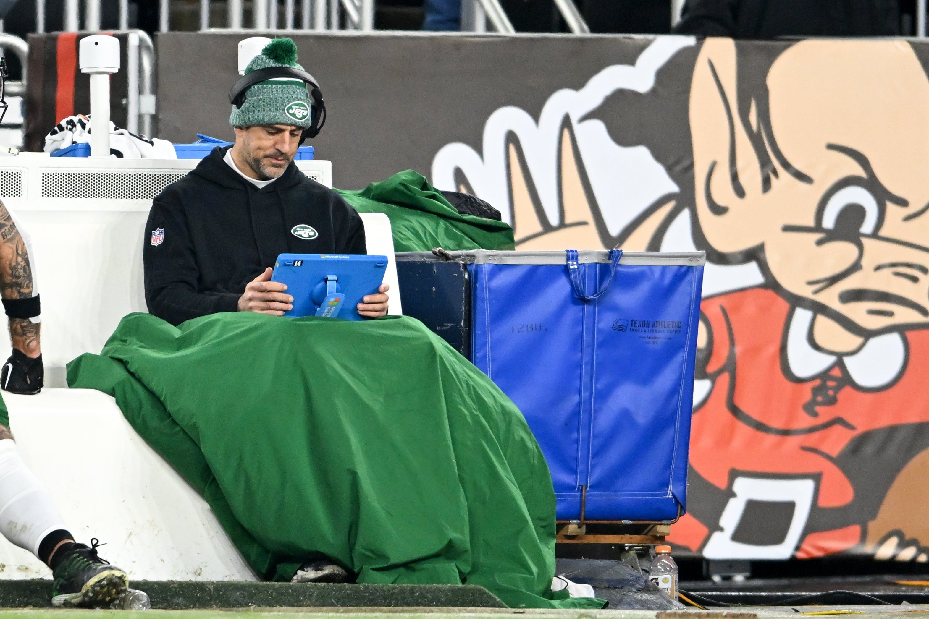 Deadspin | Aaron Rodgers, who played 4 snaps, somehow voted team's Most ...