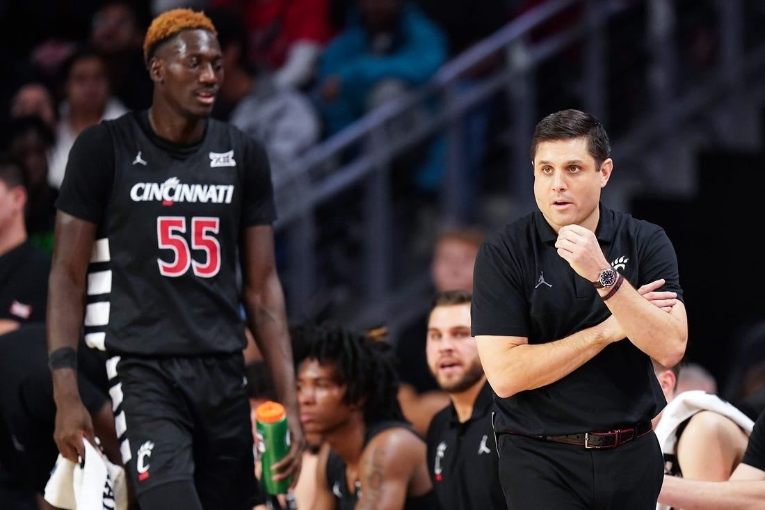 Deadspin | Cincinnati holds off Howard in overtime to remain undefeated