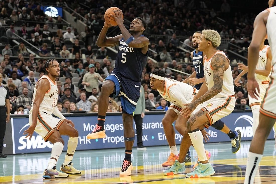 Deadspin | Big third quarter vaults Wolves past Spurs