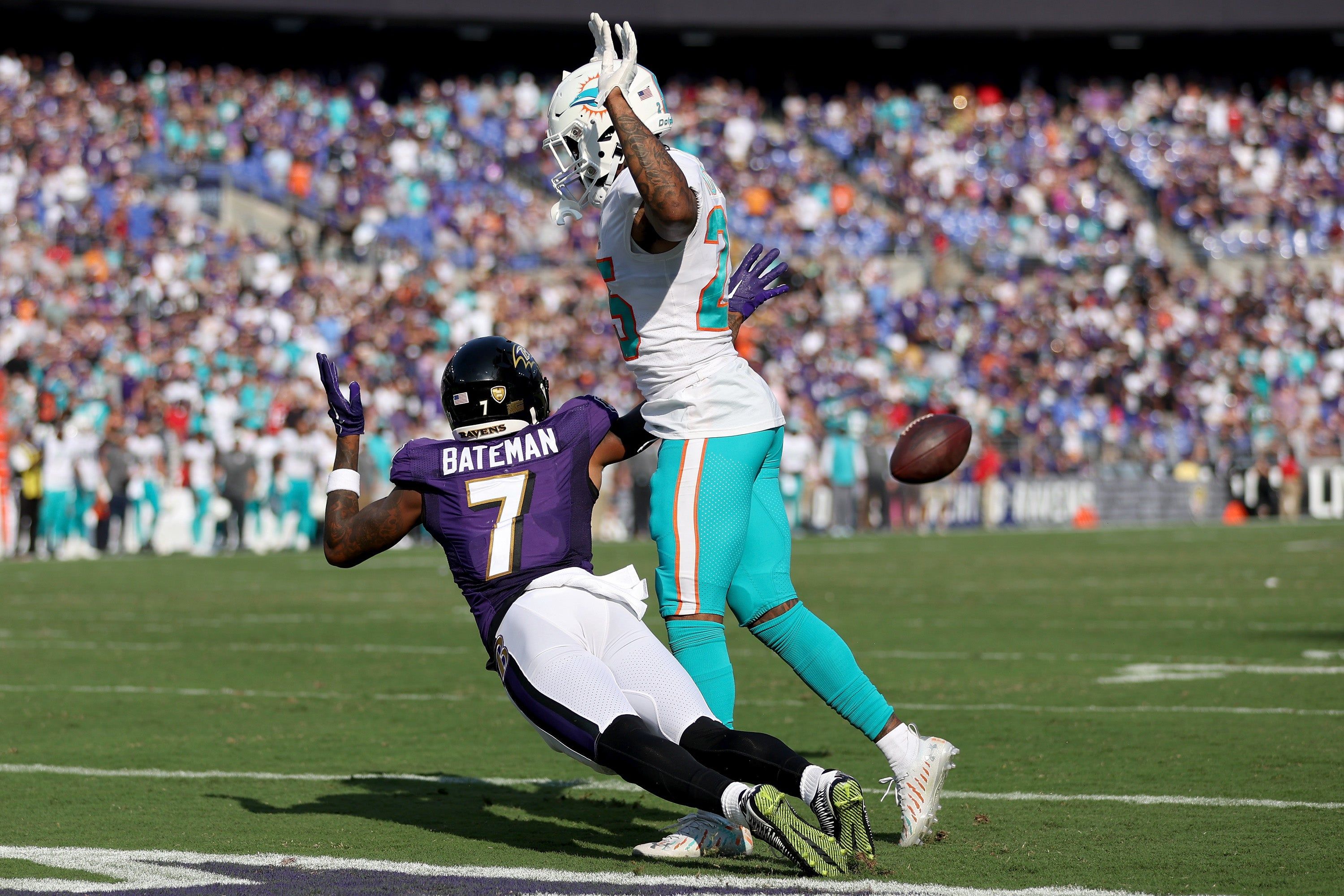 Deadspin | Who's to blame here — the GM or the WR?