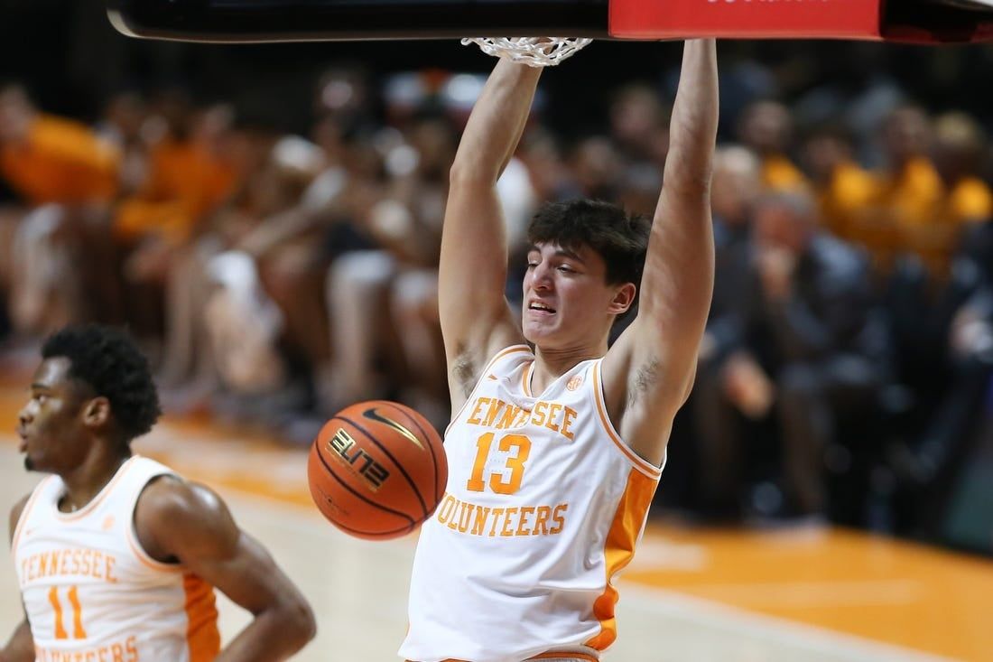 Deadspin | Jonas Aidoo (29 points) lifts No. 12 Vols past Georgia Southern