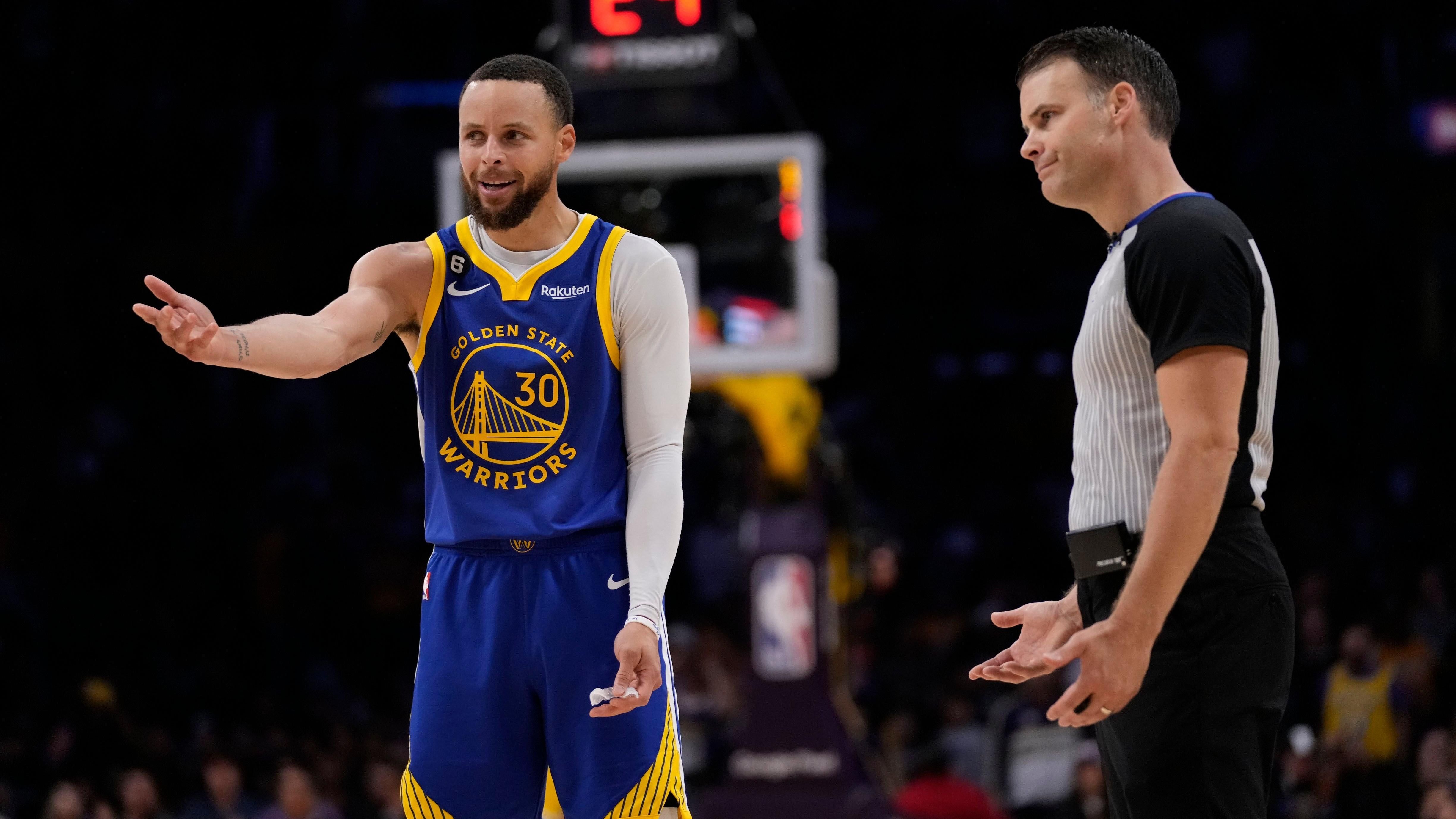 Deadspin | Steph Curry can’t stack up to Magic Johnson because he ...