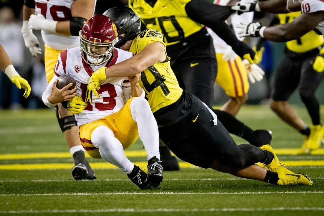 Deadspin | Bo Nix, No. 6 Oregon fend off Caleb Williams, USC