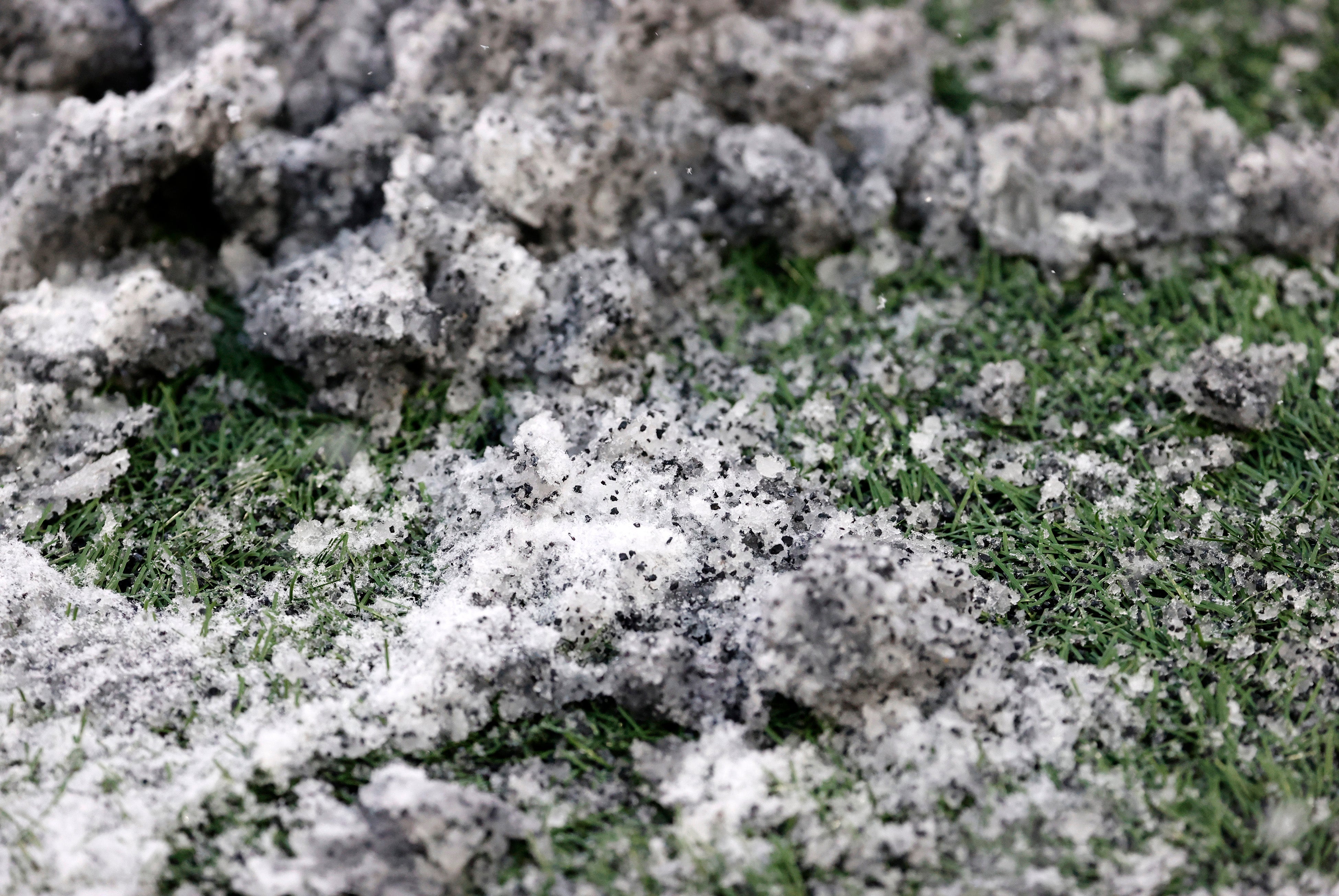 Deadspin | NFL players have had it with artificial turf and you can’t ...