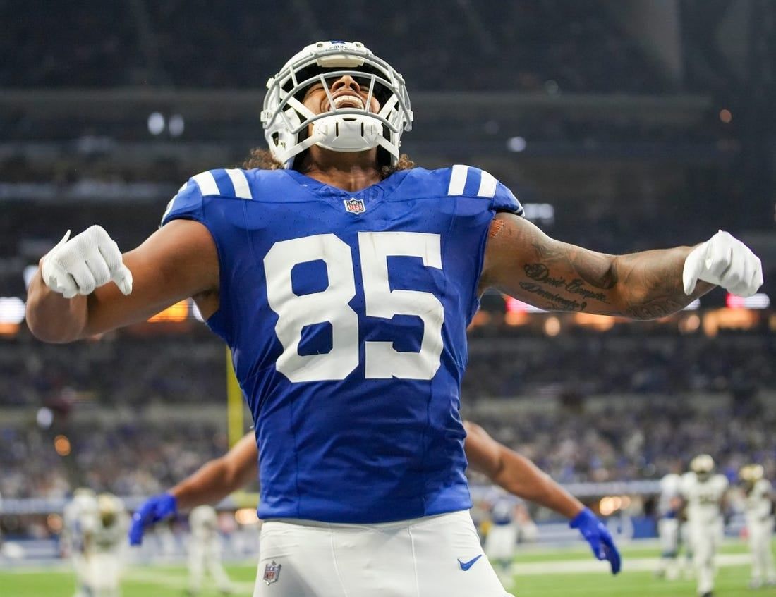 Deadspin | Colts TE Drew Ogletree facing domestic violence charges