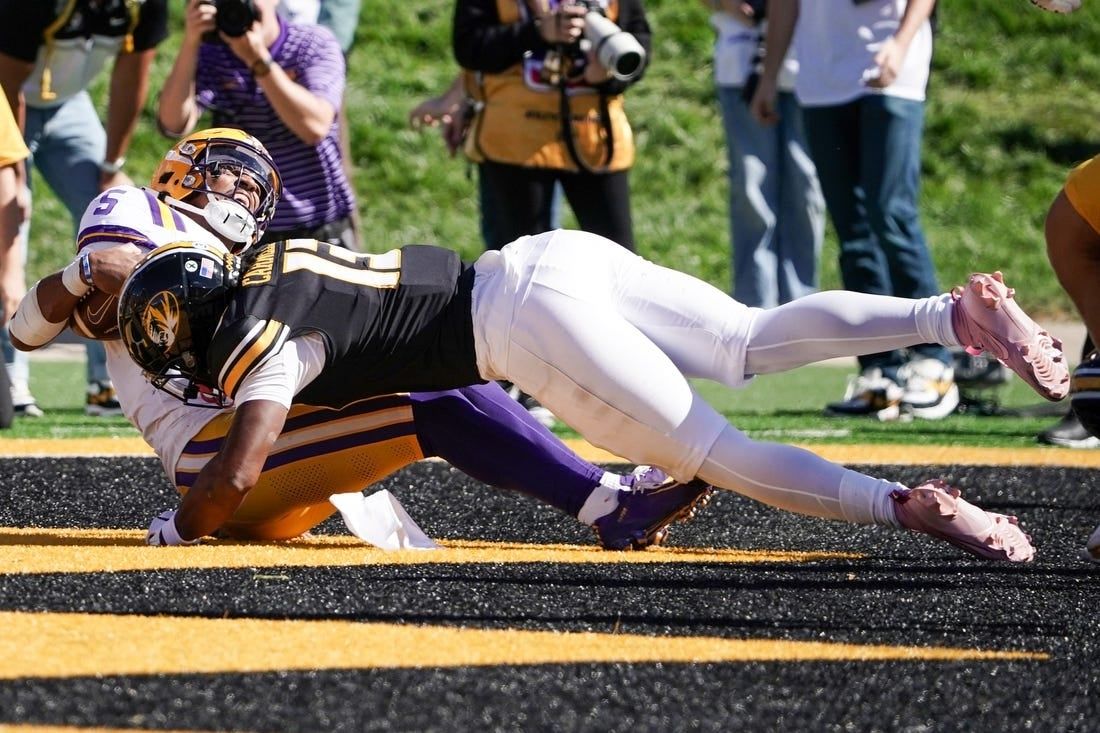 Deadspin | No. 23 LSU rallies from 15 down, tops No. 21 Missouri