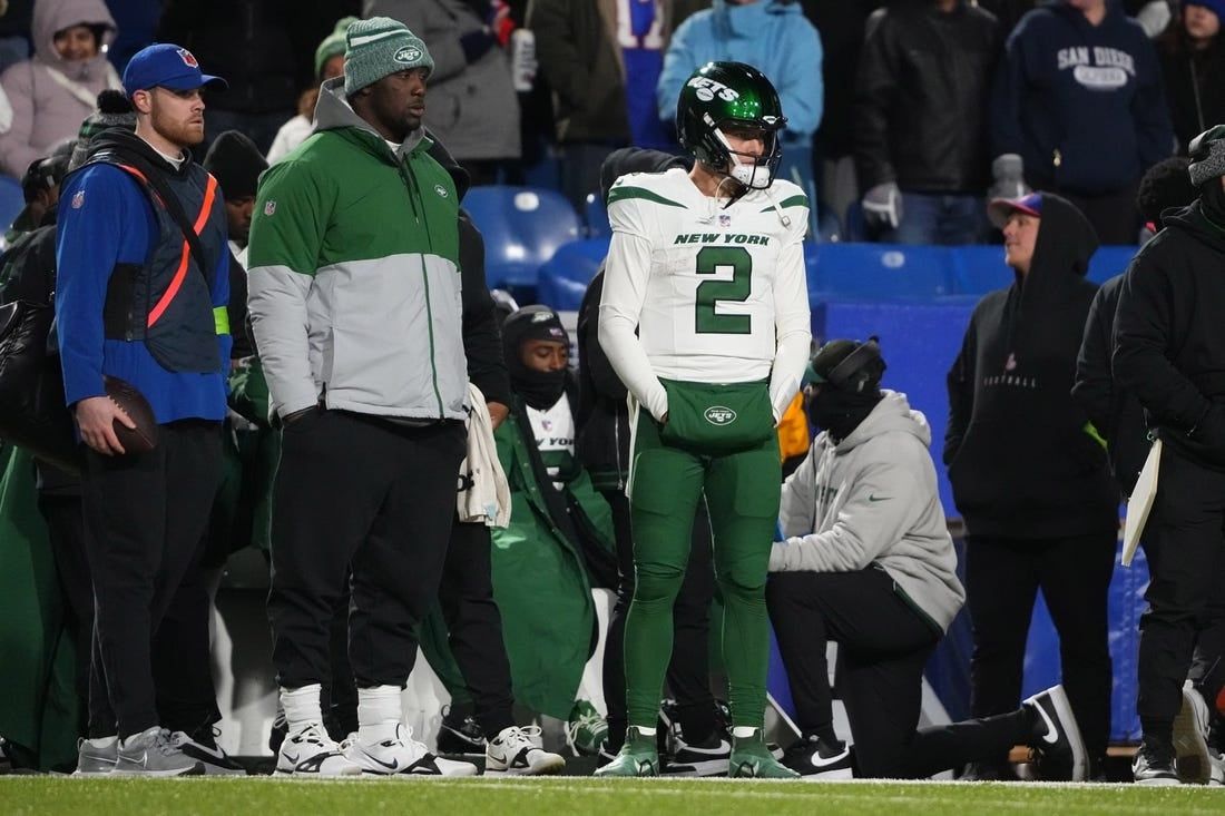 Deadspin | Reports: Jets bench Zach Wilson, tab Tim Boyle QB1