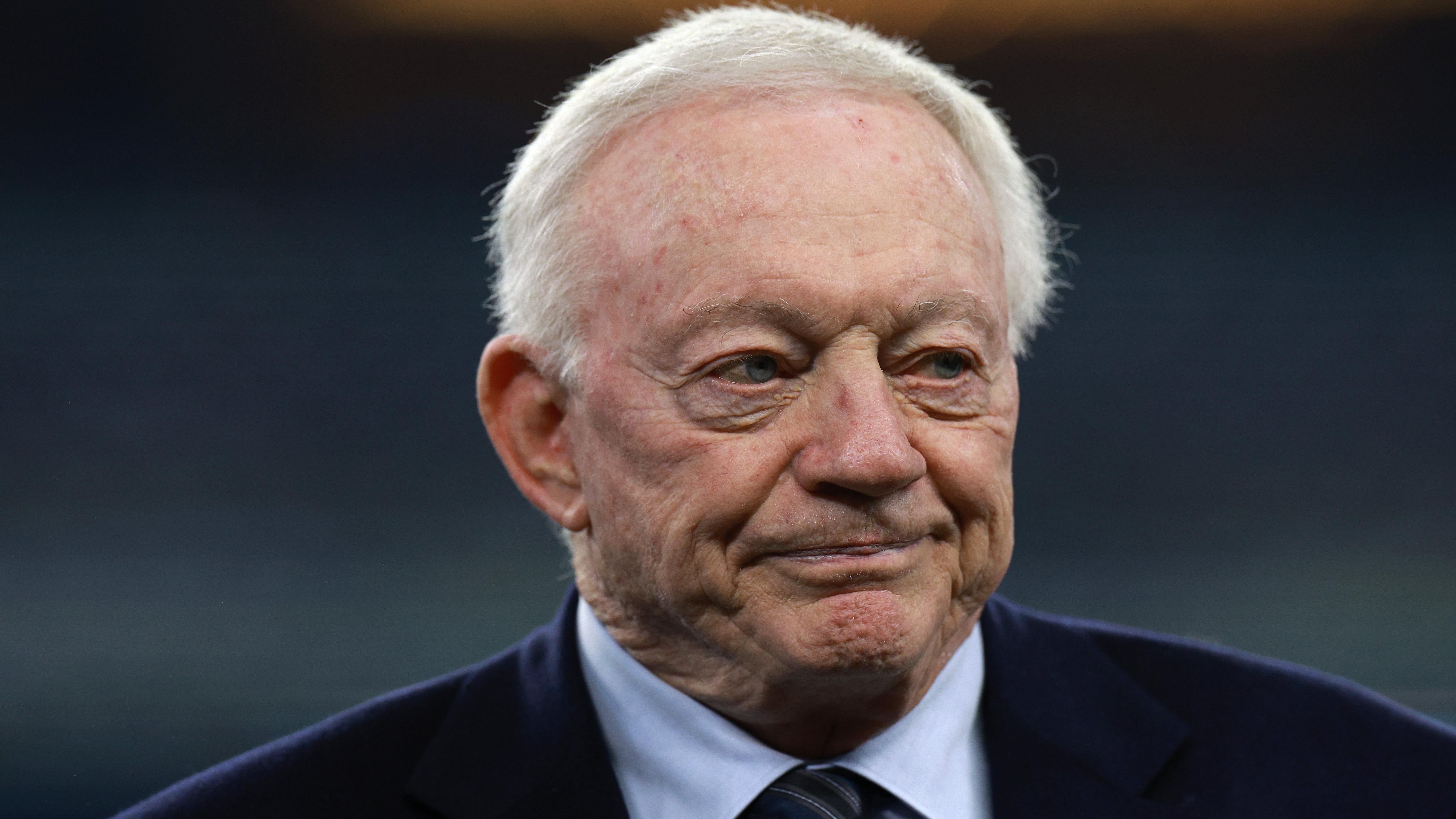 Deadspin | Wonder why Jerry Jones canceled his Tuesday morning radio ...