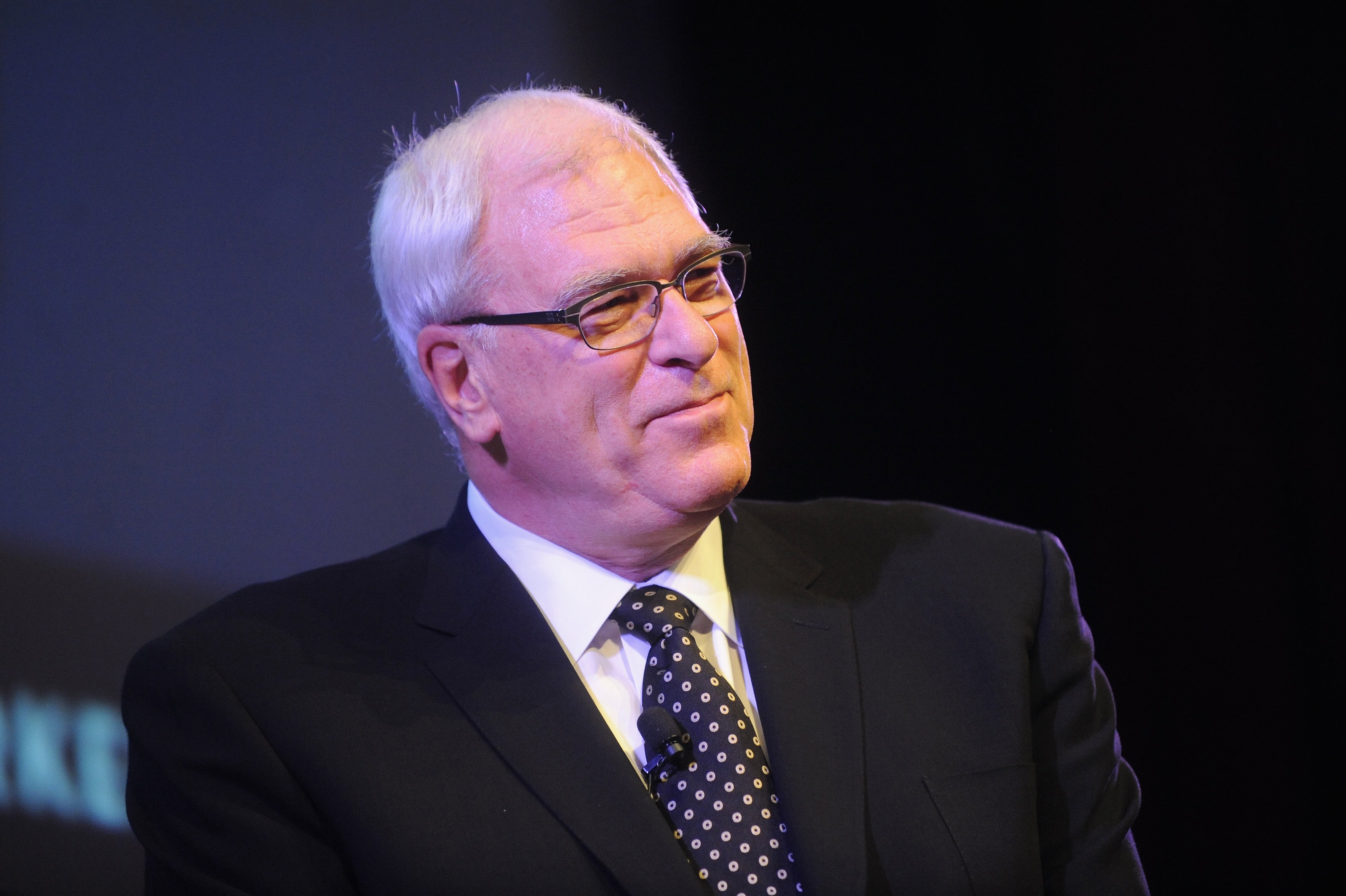 Deadspin | Phil Jackson Gets Mad At Perfectly Legitimate Criticism