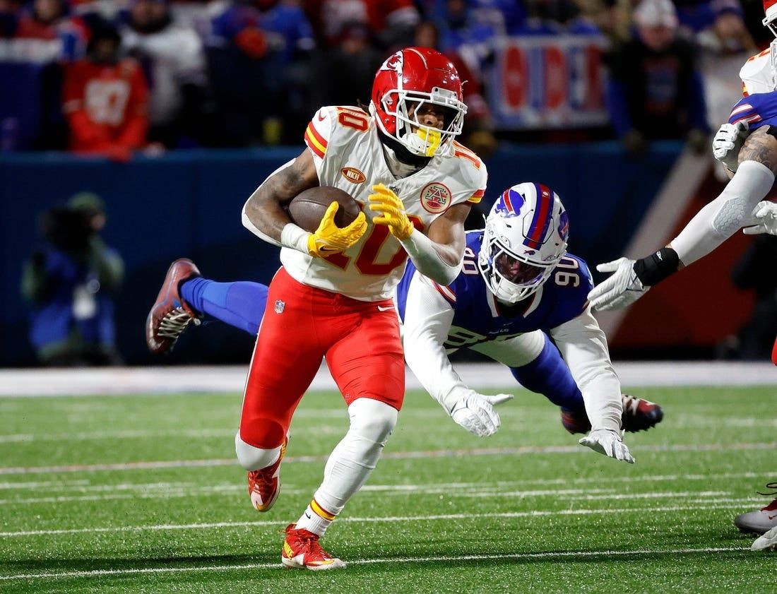 Deadspin | Reports: Chiefs RB Isiah Pacheco to play vs. Ravens