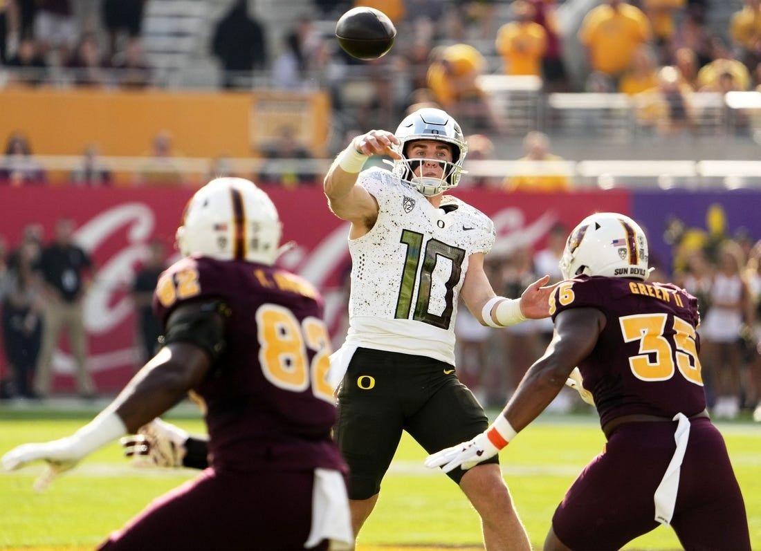 Deadspin | Bo Nix throws for career-high 6 TDs, No. 6 Oregon crushes ...