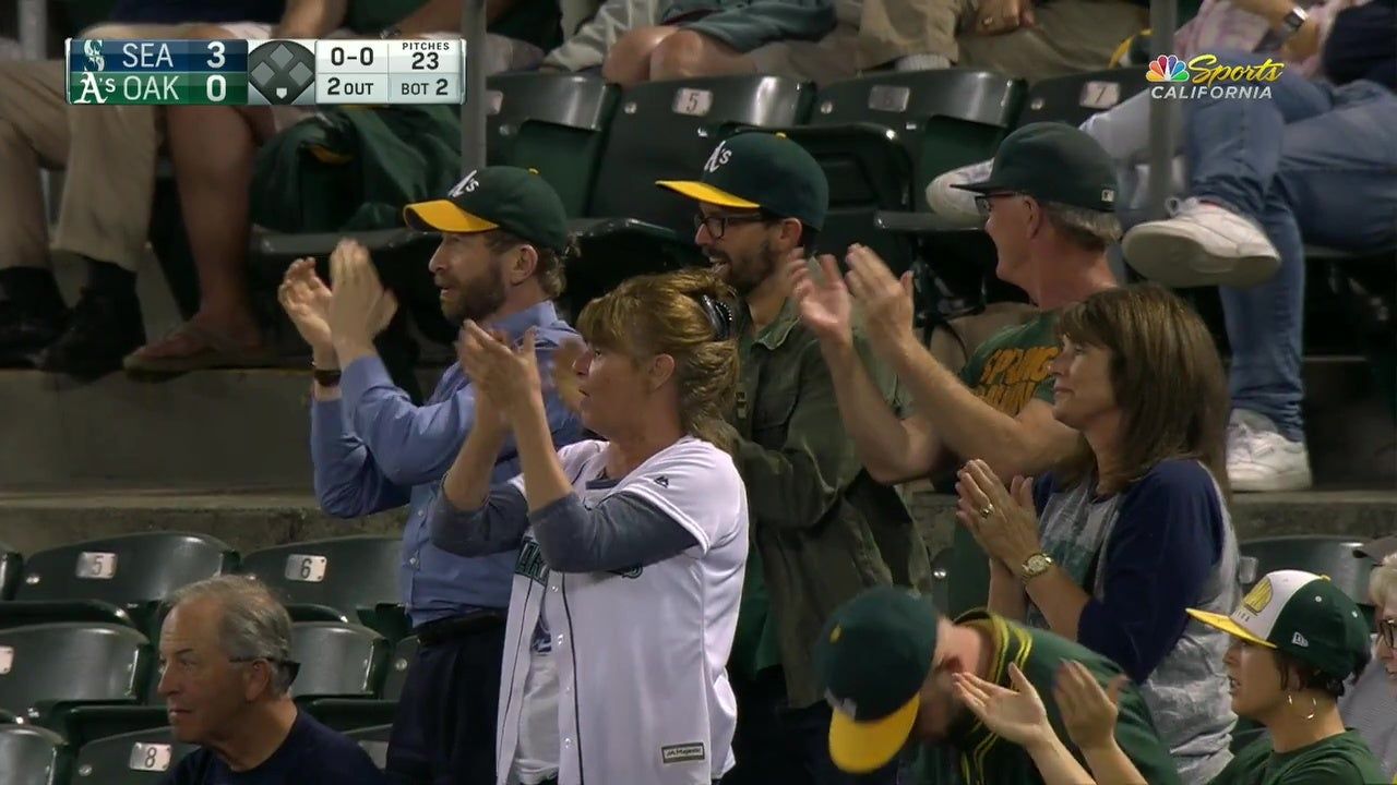 Deadspin | Fans Cheer Bruce Maxwell In First At-Bat Since Kneeling For ...