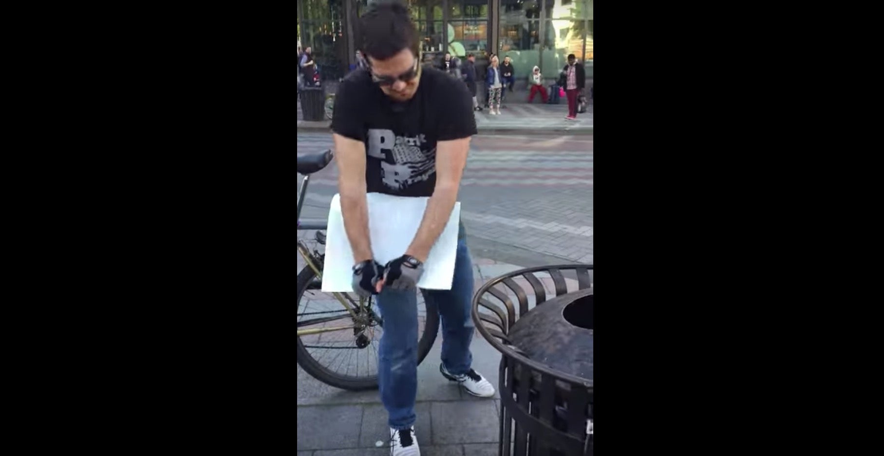 Deadspin | Alt-Right Ding-Dong Defeated By Sign