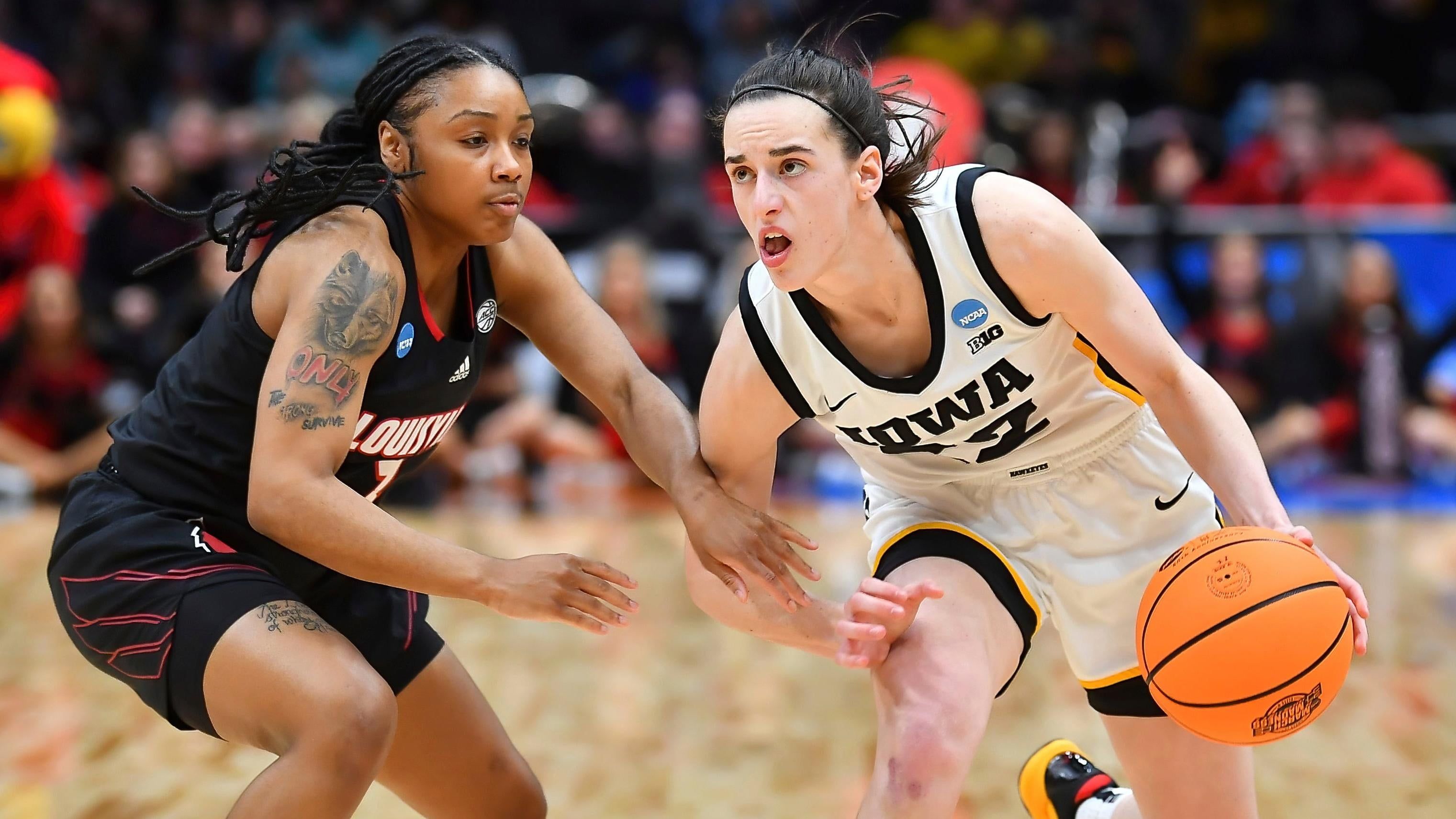 Deadspin | Caitlin Clark stands on her own after stellar Elite Eight ...