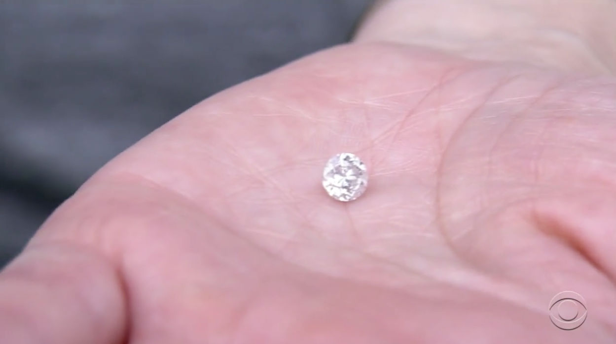 Deadspin | Sergio Garcia's Tee Shot Knocks Diamond Out Of Woman's Ring