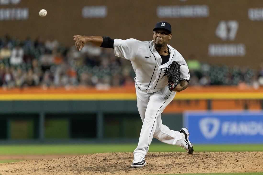 Deadspin | Angels sign RHP Jose Cisnero to one-year contract