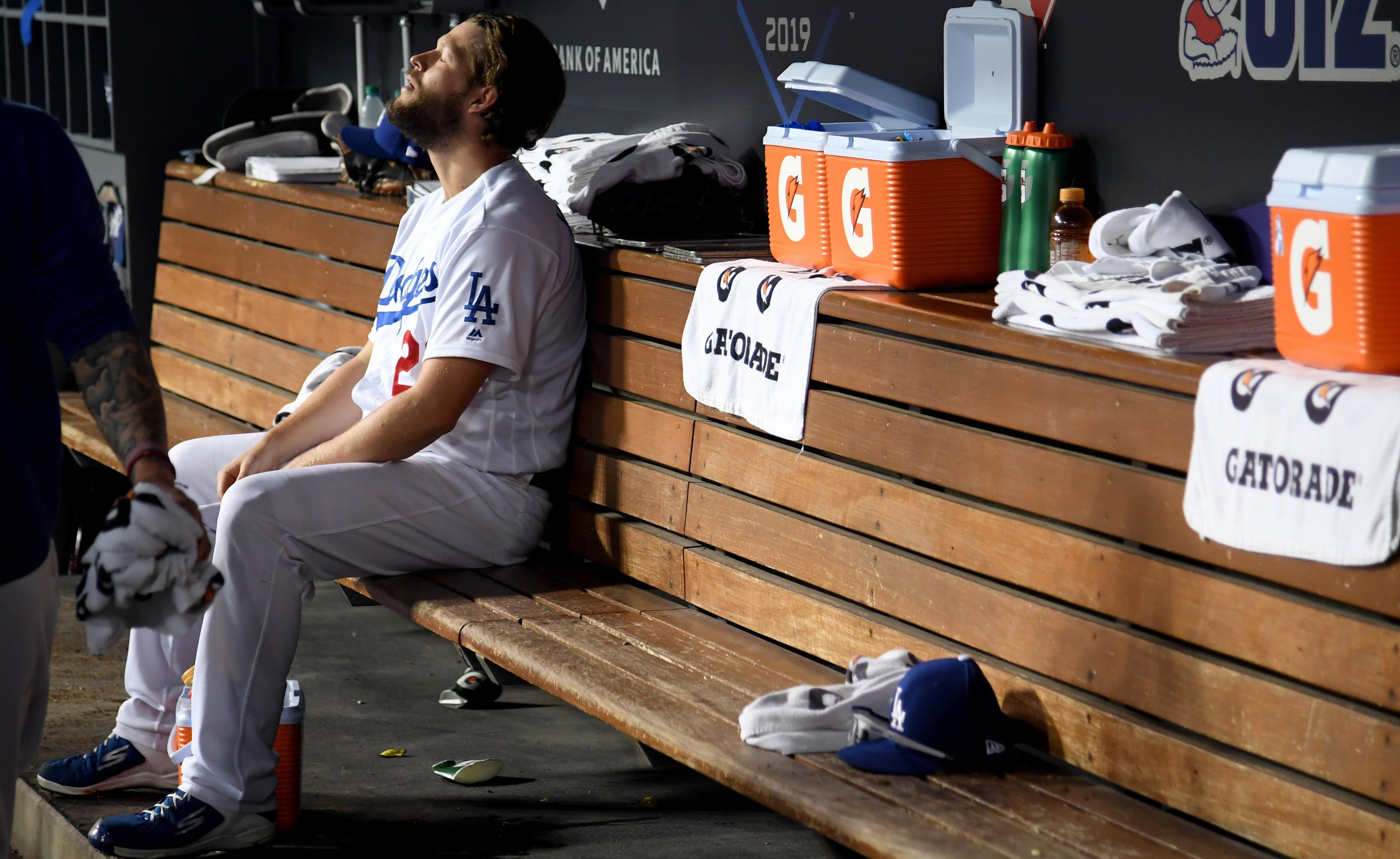 Deadspin | Clayton Kershaw, Dodgers Choke Away Game 5 In Stunning Fashion