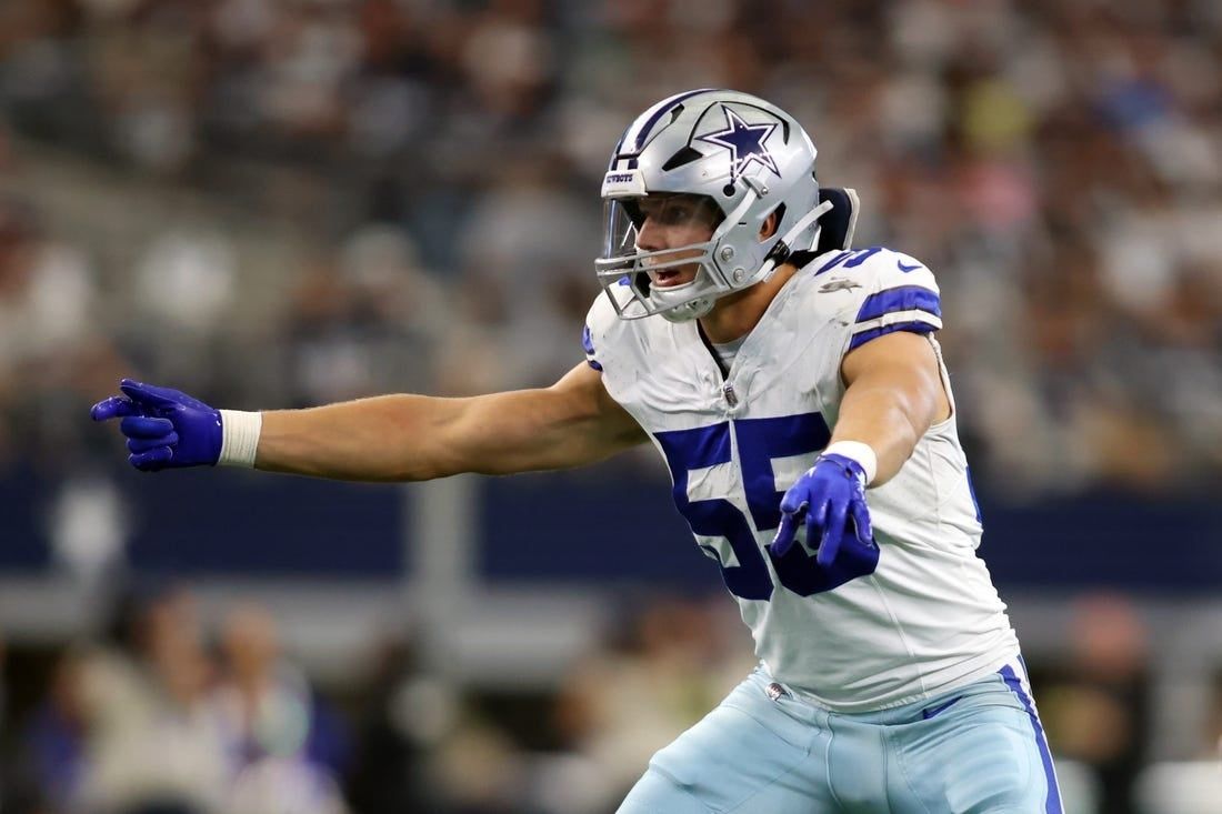 Deadspin | Cowboys LB Leighton Vander Esch injures neck vs. 49ers