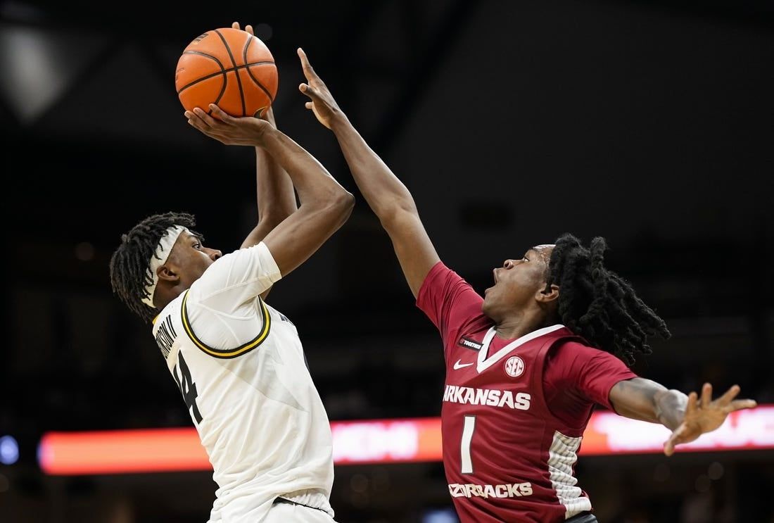 Deadspin | Arkansas gets past Mizzou in matchup of slumping teams