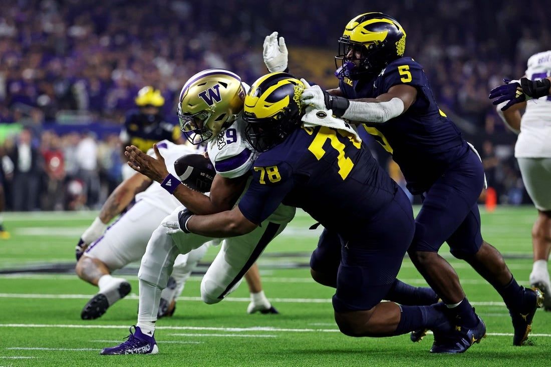 Deadspin | No. 1 Michigan runs all over No. 2 Washington to win ...