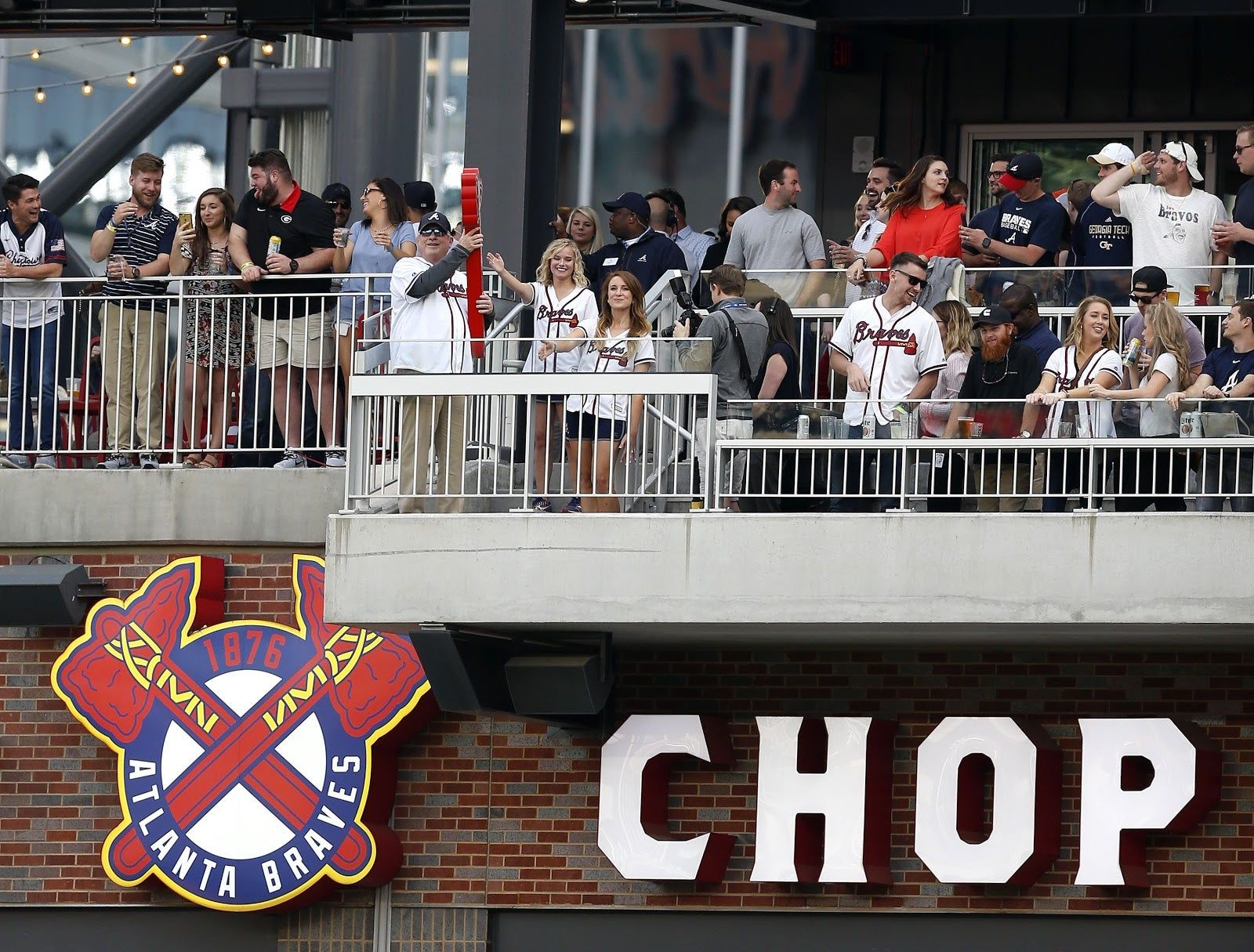 Deadspin | Atlanta Braves fail to read their own room, or logo, or name ...