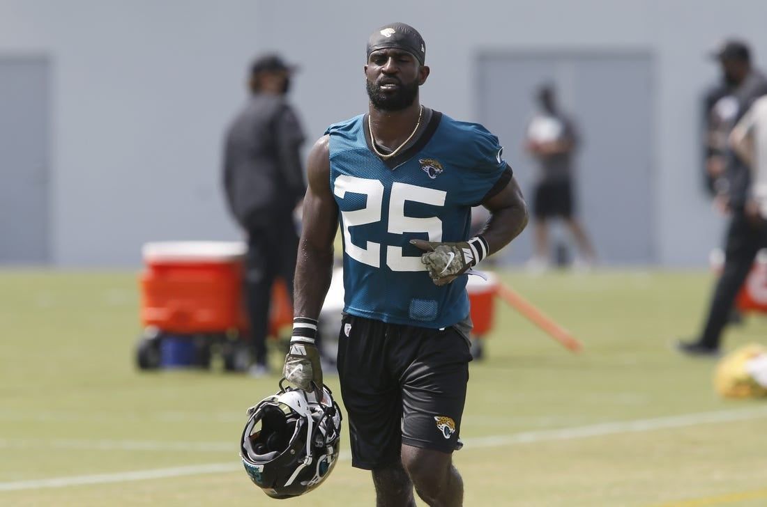 Deadspin | Former NFL CB D.J. Hayden among 6 dead in car accident
