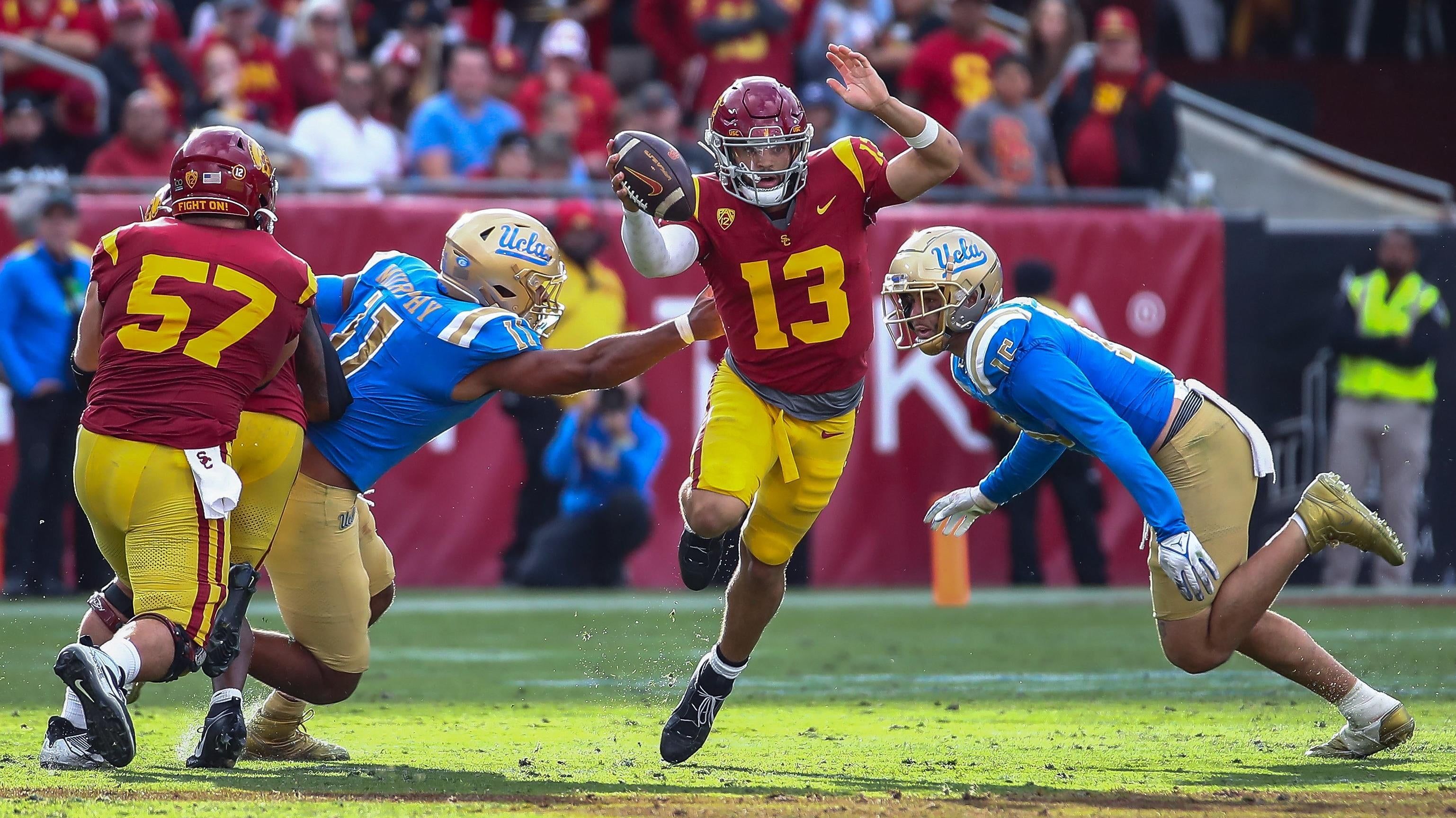 Deadspin | USC and UCLA prove why home and away jerseys are a thing of ...