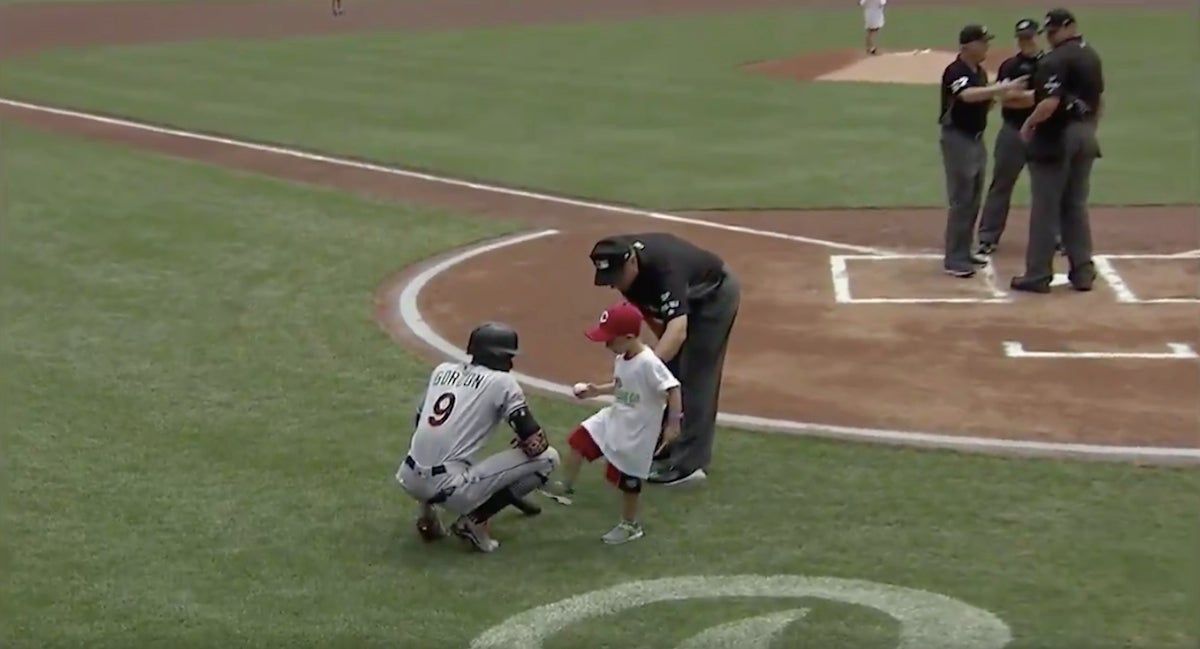 Deadspin | Kid Kicks Dee Gordon