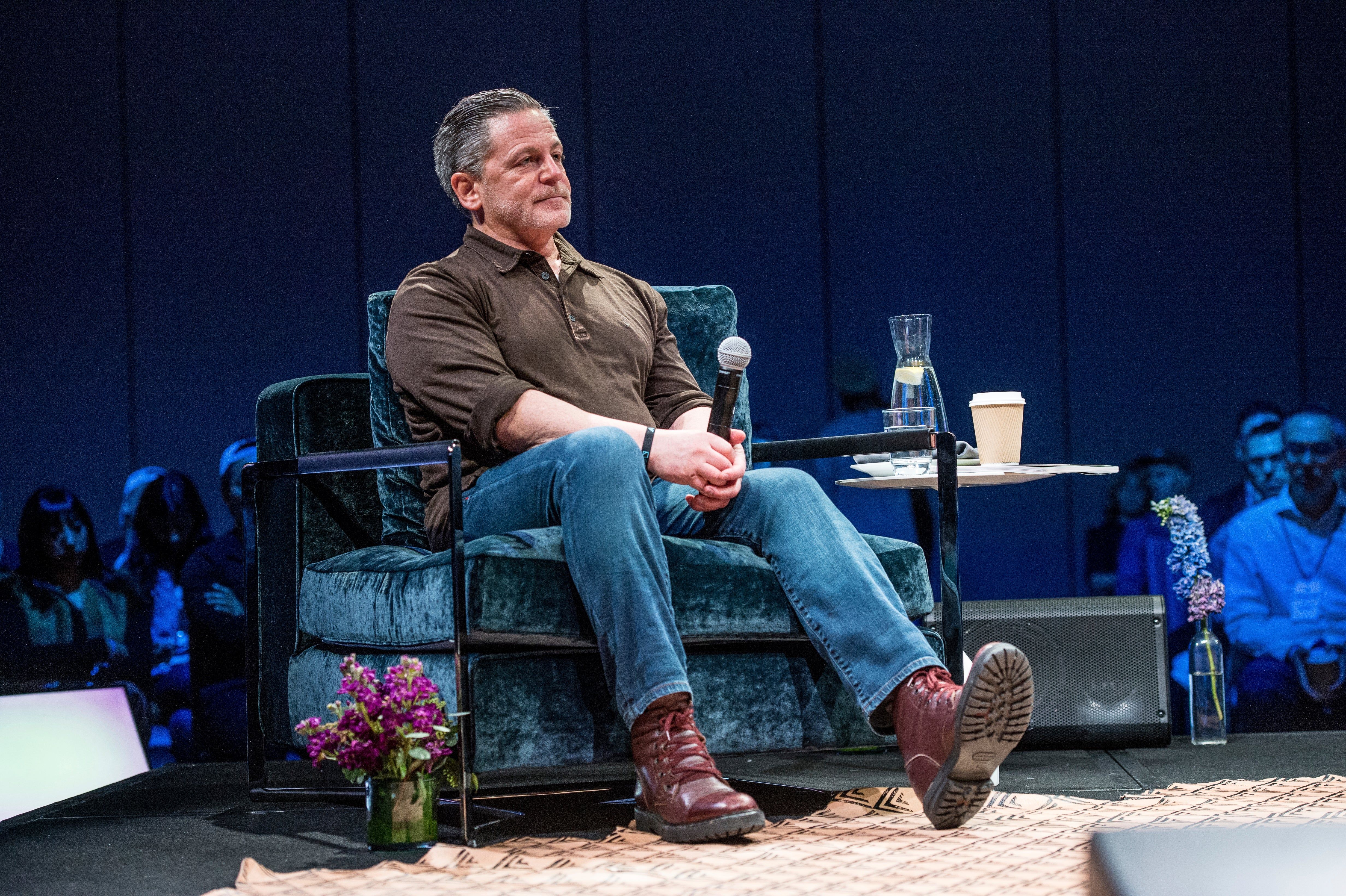 Deadspin | Dan Gilbert Wrote LeBron James A Goodbye Letter, And It's ...