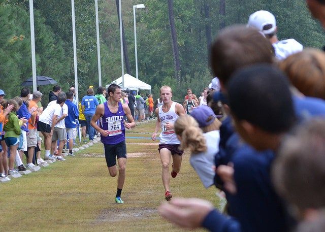 Deadspin | High School Runner Breaks Leg, Crawls To Finish