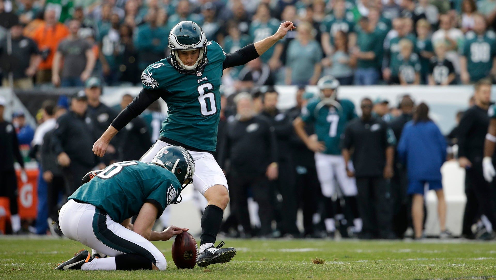 Deadspin | Eagles Kicker Out With Concussion After Getting Hit In The ...